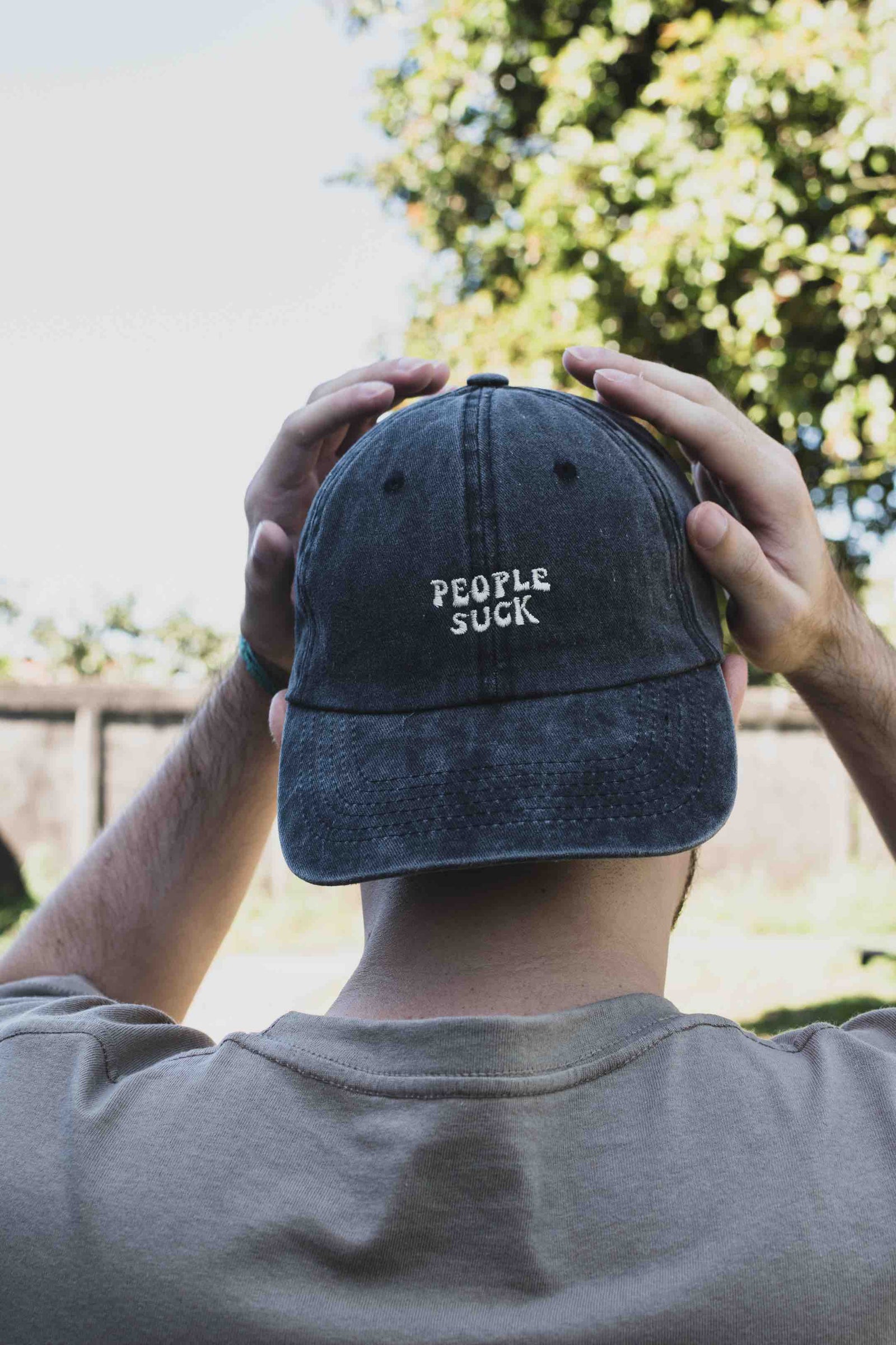 PPL SUCK DAD HAT - GRIS